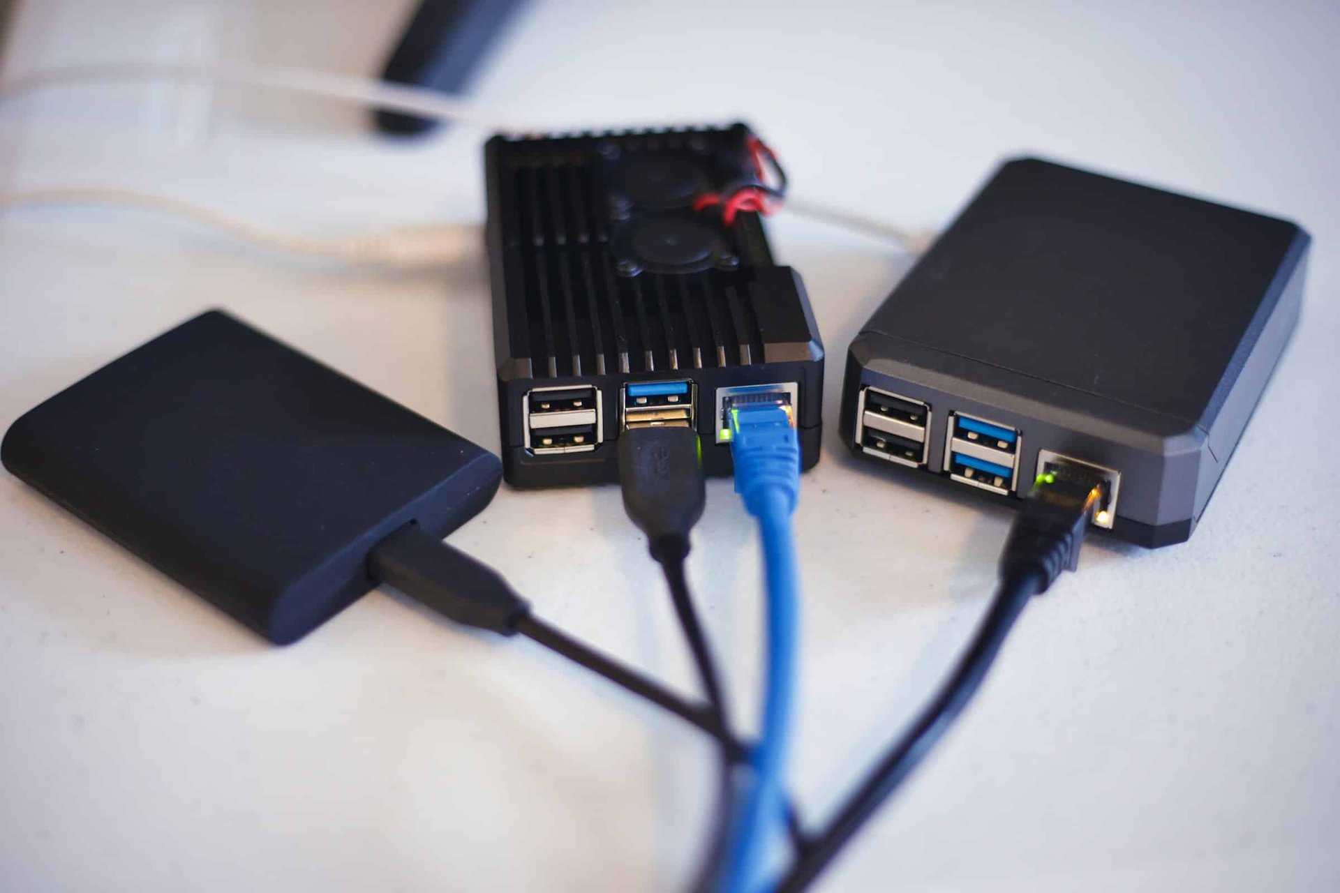 How can you set up a remote desktop environment using a Raspberry Pi 4 ...